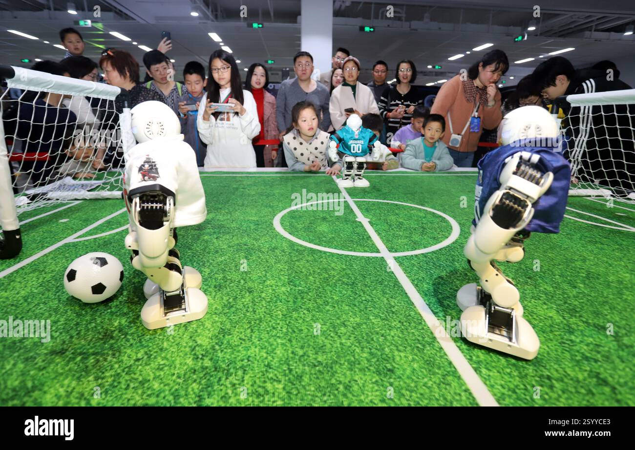 Suzhou, China. 01st Mar, 2025. SUZHOU, CHINA - MARCH 1, 2025 - Visitors ...