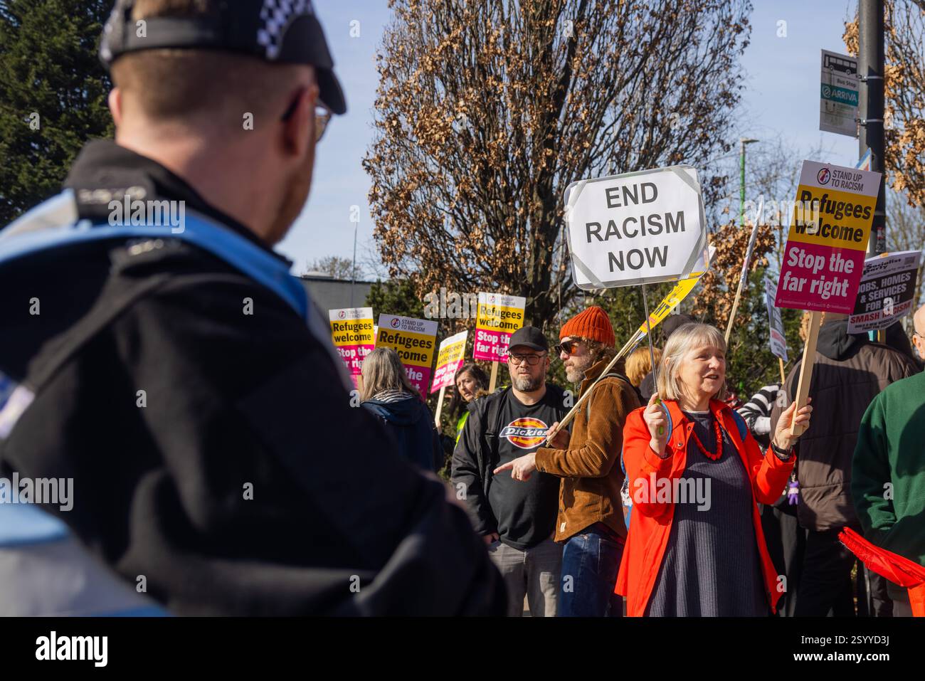Nuneaton, UK. 01 MAR, 2025. Police officer looks towards counter demo ...