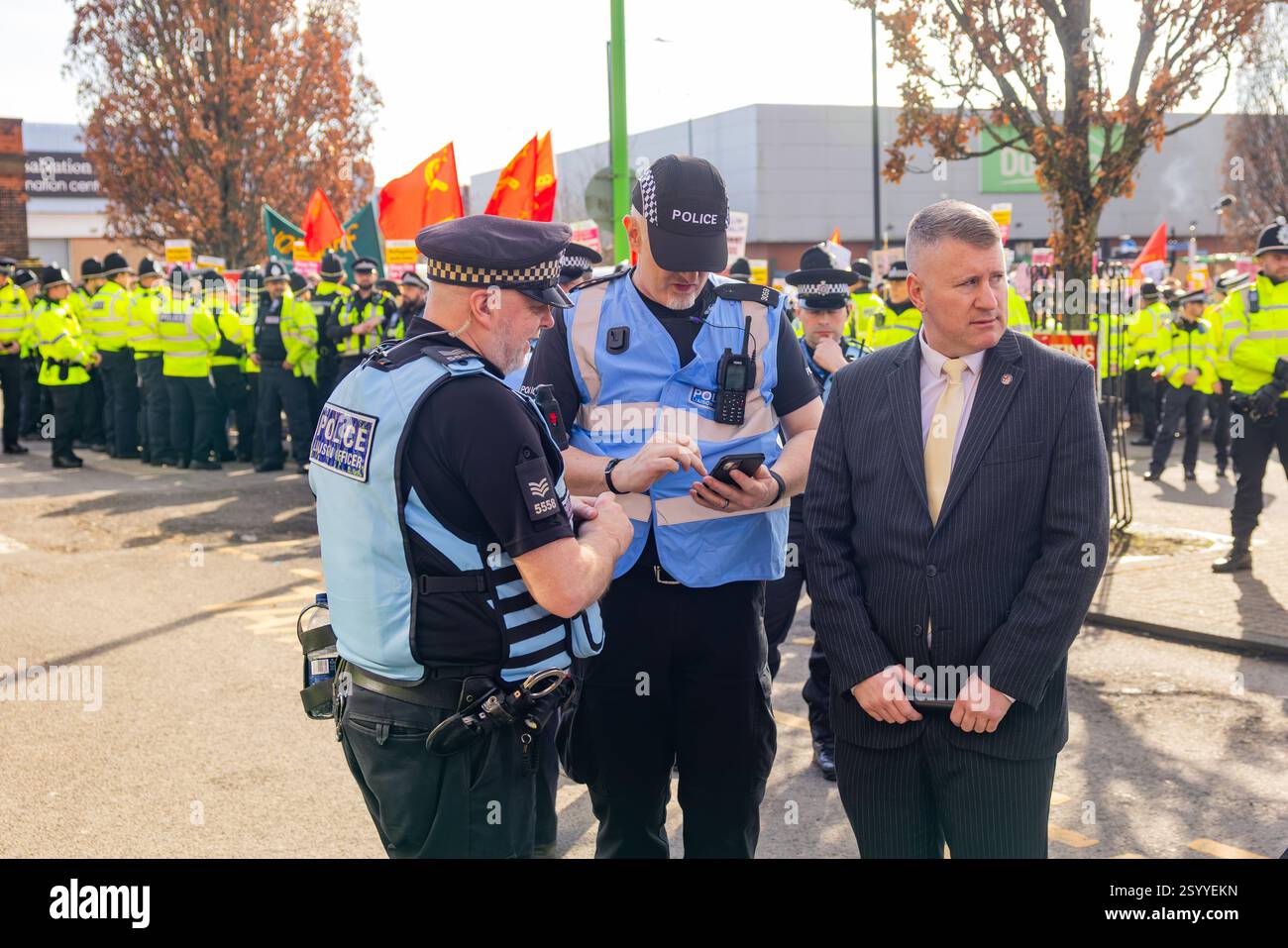 Nuneaton, UK. 01 MAR, 2025. Paul Golding speaks to police as Britain ...