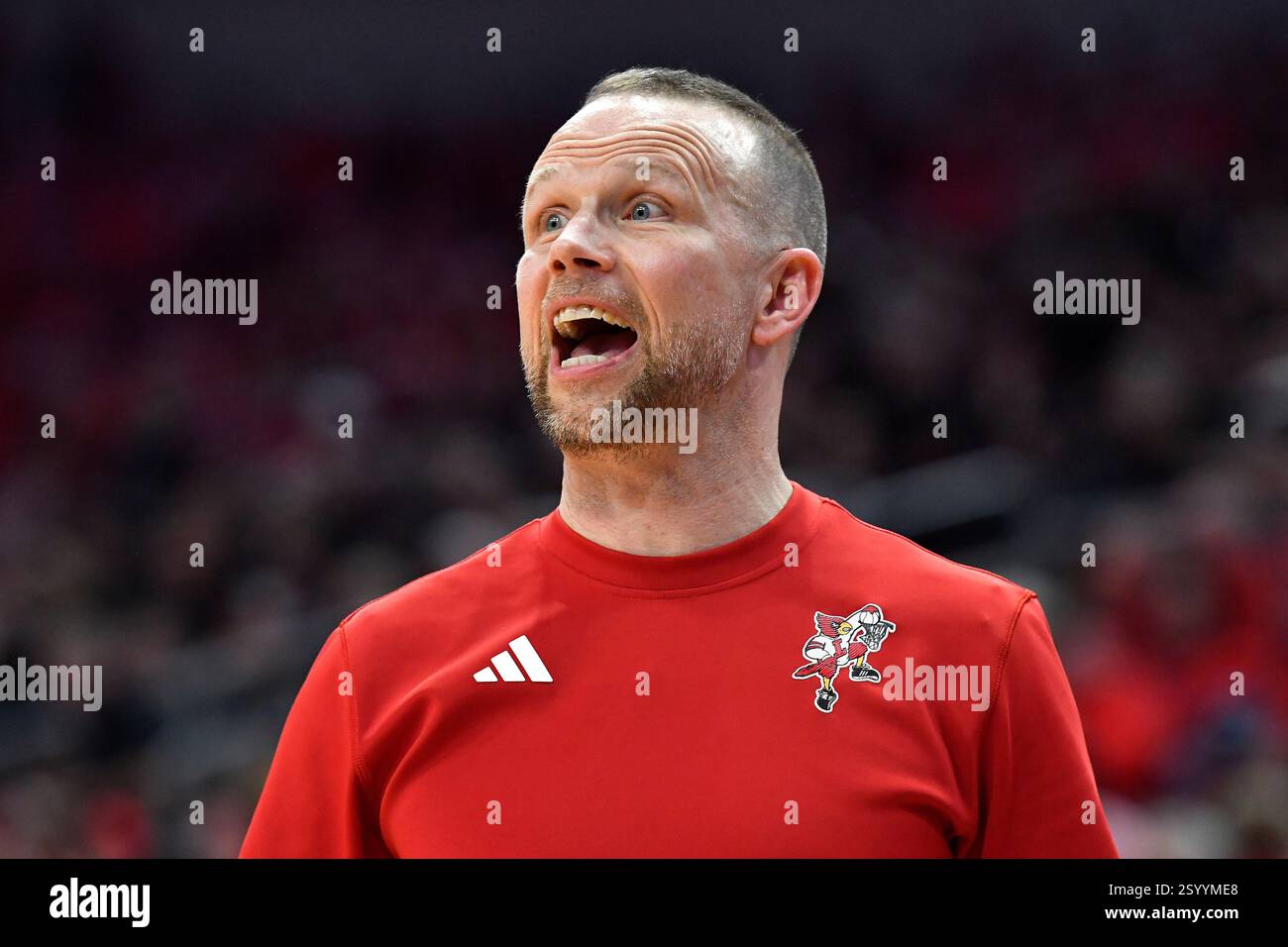 Louisville head coach Pat Kelsey shouts instructions to his team during ...