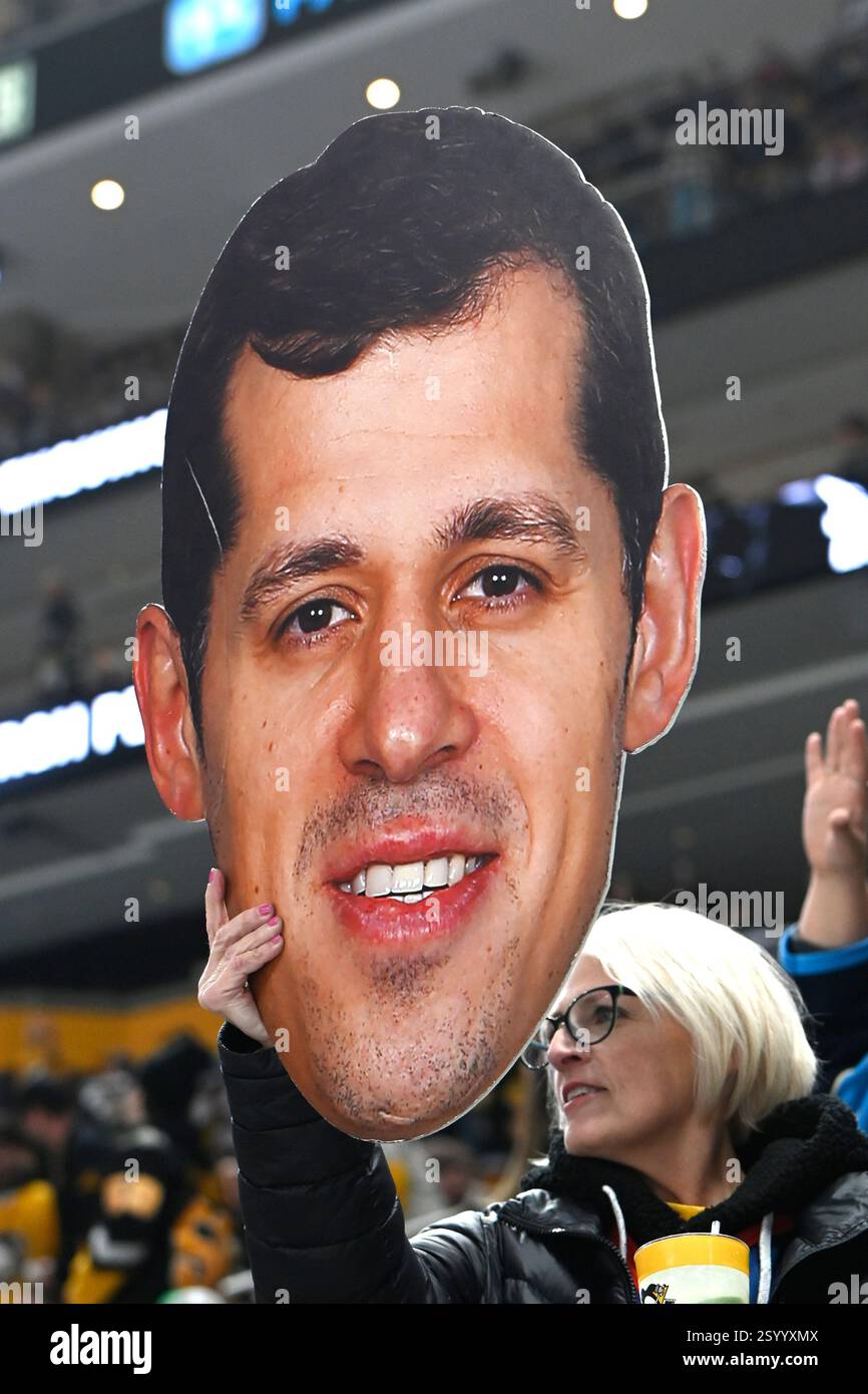 A fan of Pittsburgh Penguins center Evgeni Malkin (71) holds a giant ...