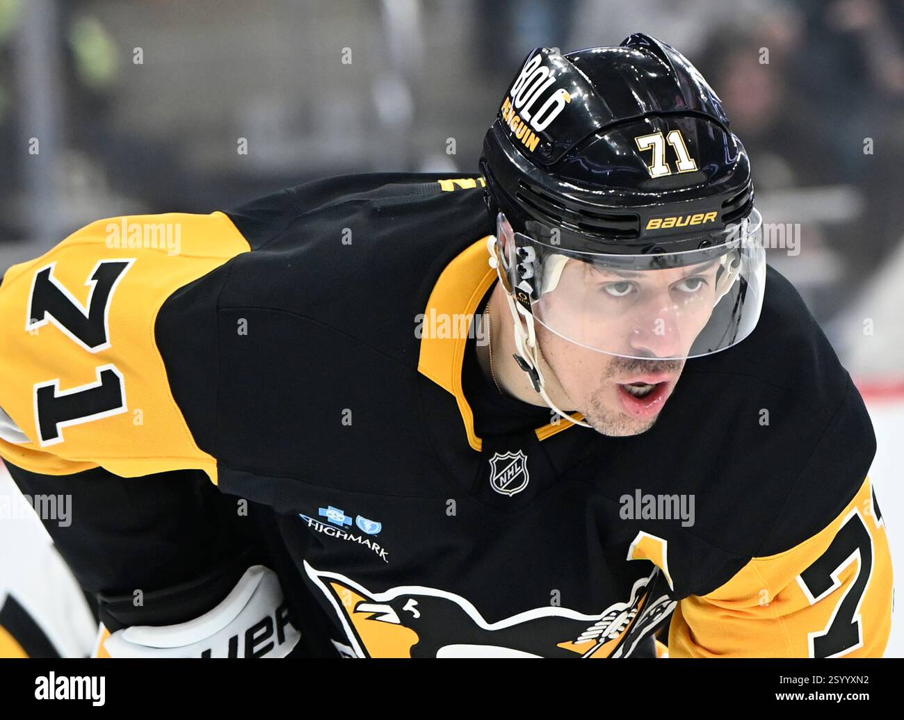 Pittsburgh Penguins center Evgeni Malkin (71) waits for the face-off ...