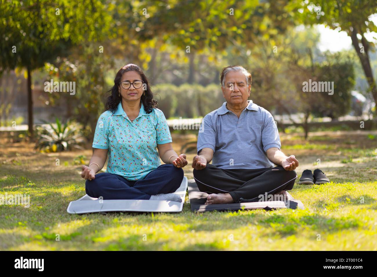 Couple meditating hi-res stock photography and images - Alamy