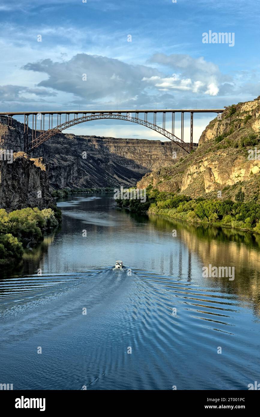 Boat on snake river hi-res stock photography and images - Alamy
