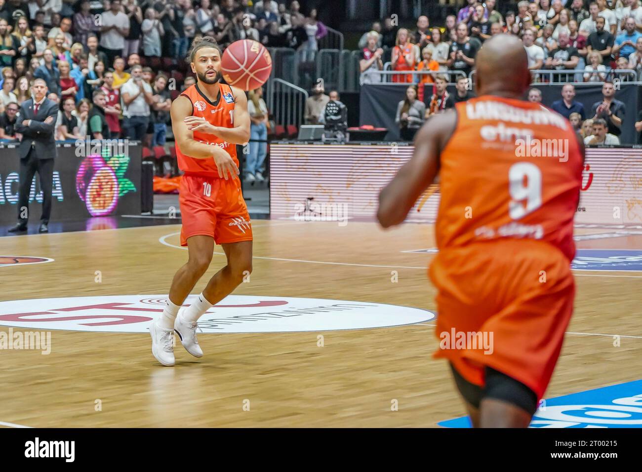 Chemnitz, Deutschland 02. Oktober 2023: 1.BBL - 2023/2024 - Niners ...