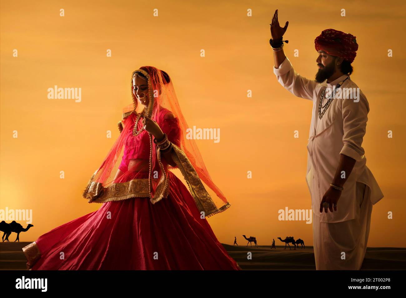 Rajasthani couple performing dance in desert Stock Photo - Alamy