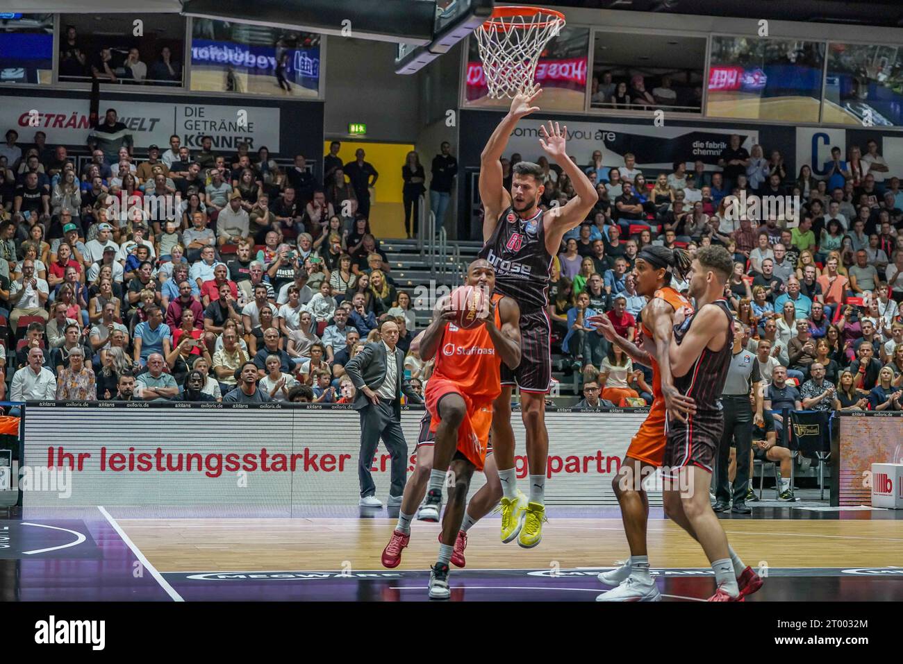 Chemnitz, Deutschland 02. Oktober 2023: 1.BBL - 2023/2024 - Niners ...