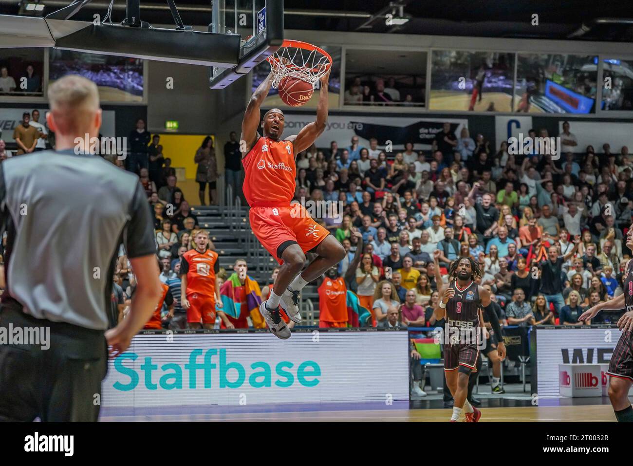 Chemnitz, Deutschland 02. Oktober 2023: 1.BBL - 2023/2024 - Niners ...