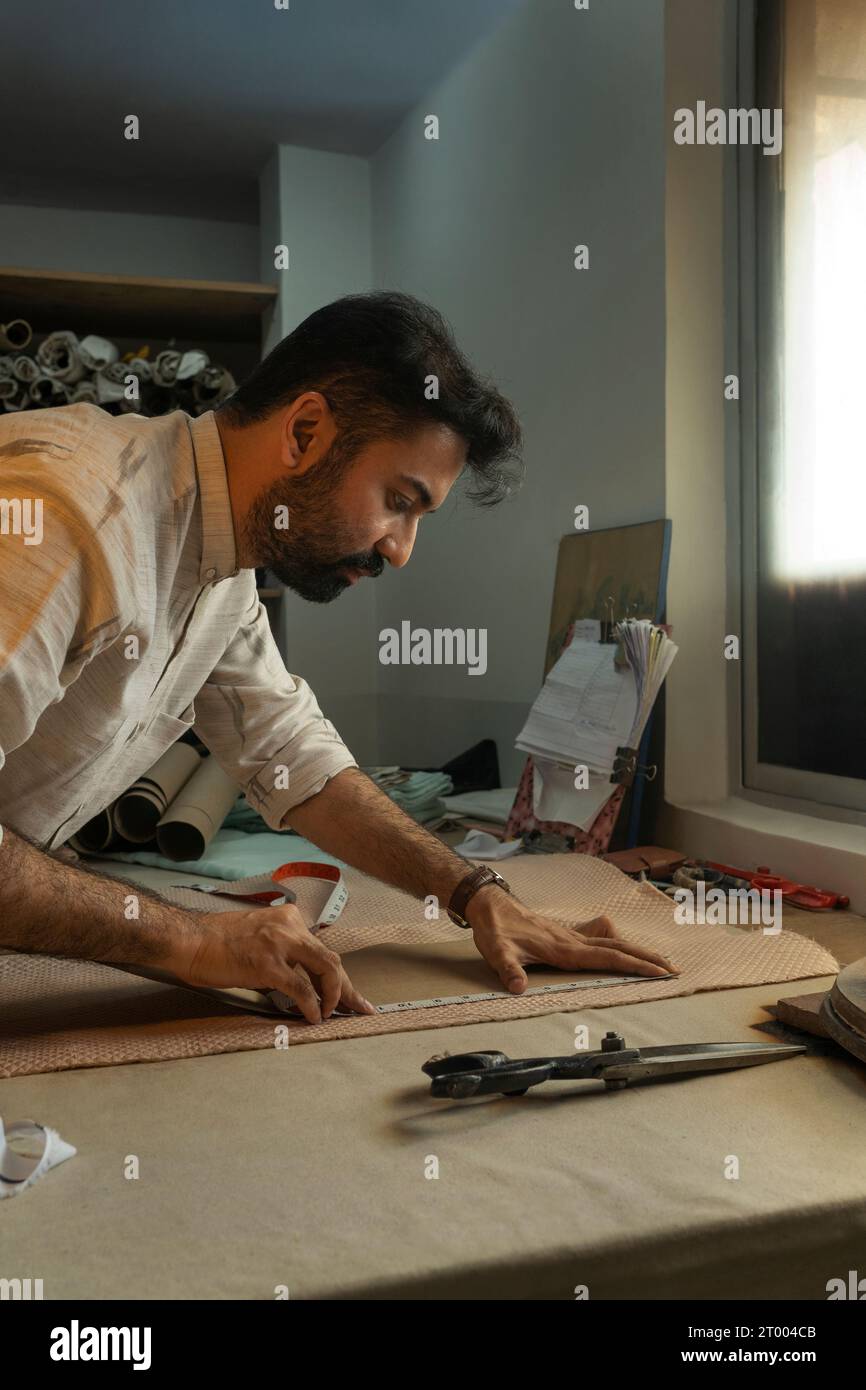 Tracing cloth hi-res stock photography and images - Alamy