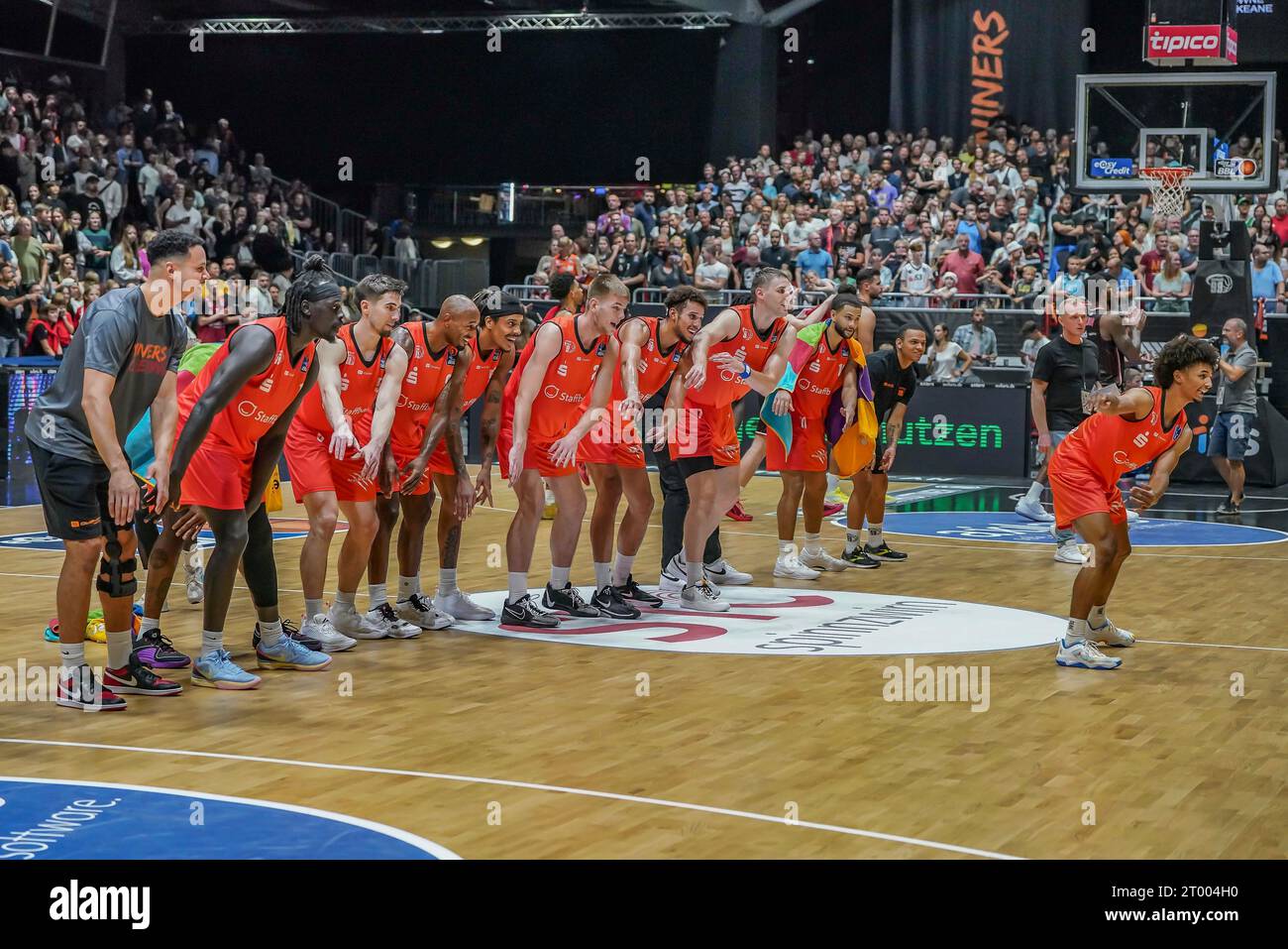 Chemnitz, Deutschland 02. Oktober 2023: 1.BBL - 2023/2024 - Niners Chemnitz vs. Bamberg Baskets ...