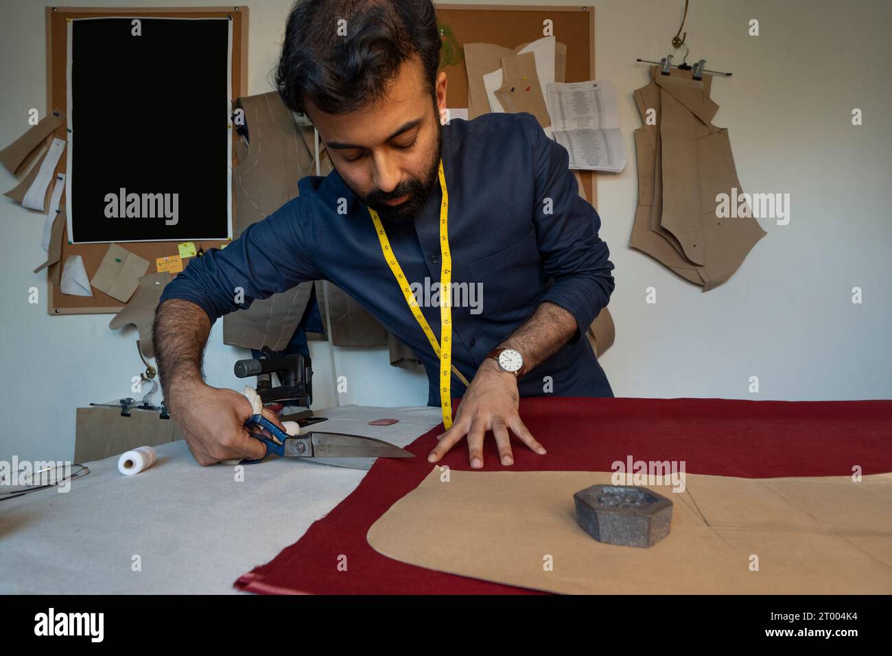 Cutting fabric hi-res stock photography and images - Alamy