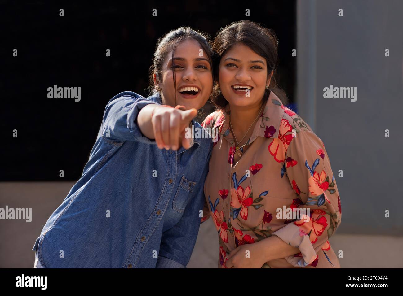 Portrait two asian sisters hi-res stock photography and images - Alamy