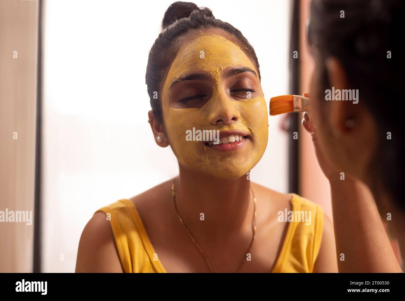 Cosmetics woman friends hi-res stock photography and images - Alamy