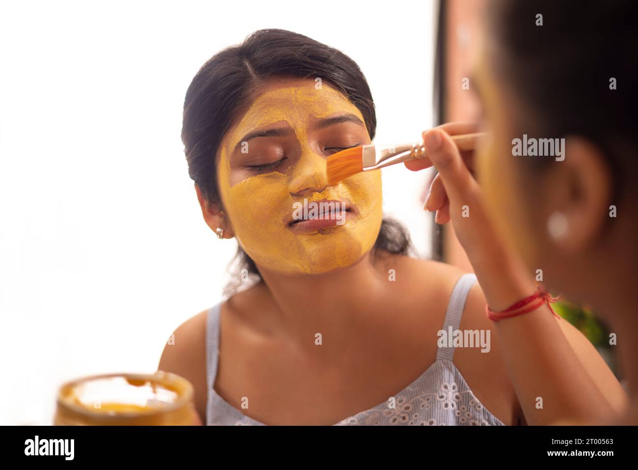 Cosmetics woman friends hi-res stock photography and images - Alamy