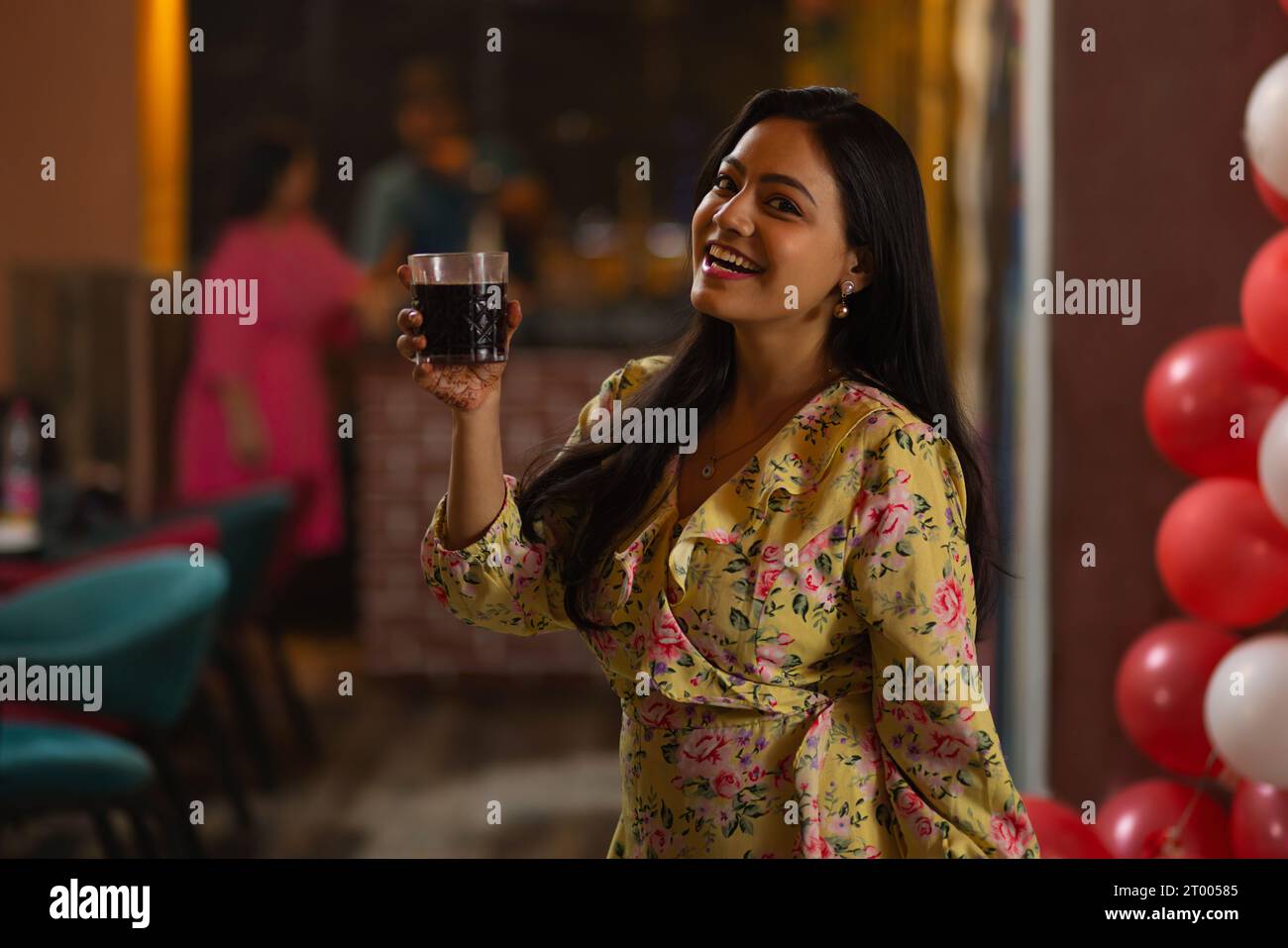 Woman coke hi-res stock photography and images - Alamy