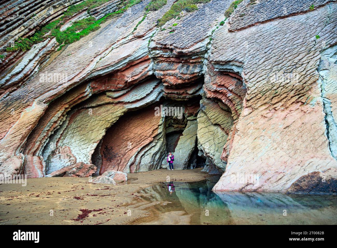 Cave wallpaper hi-res stock photography and images - Alamy