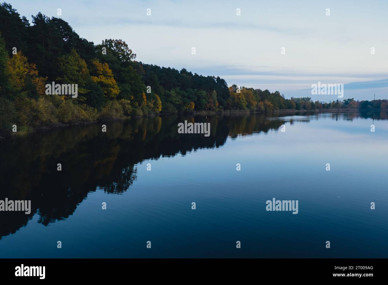 Stunningly beautiful lake in the golden autumn season. Magical multi ...