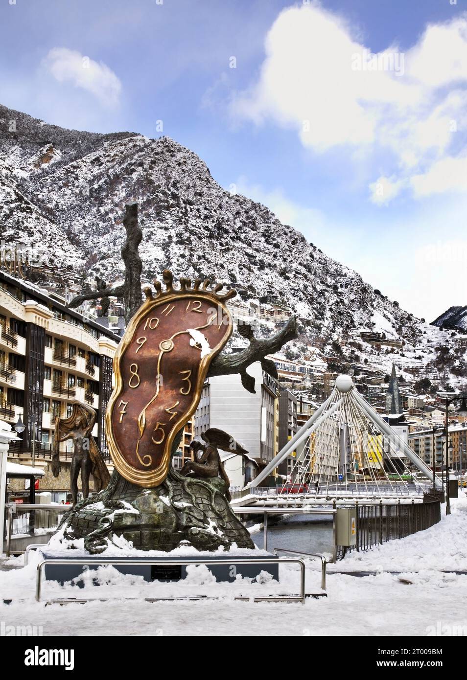 Salvador dali clock hi-res stock photography and images - Alamy