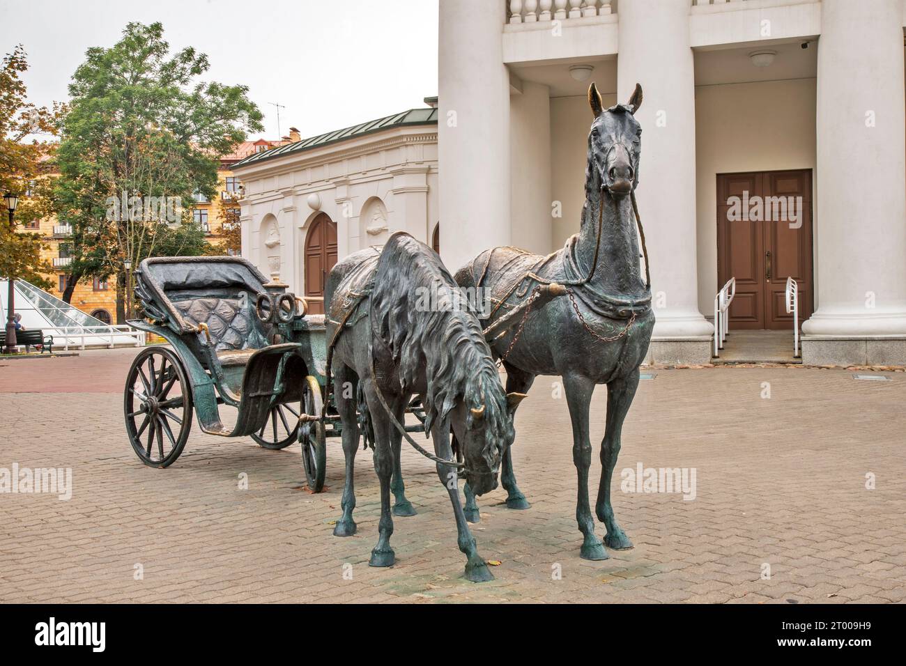Genre sculpture Carriage in front of townhouse at Freedom square in ...