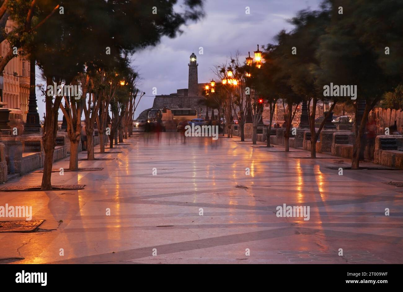 Historic havana cuba alley hi-res stock photography and images - Alamy