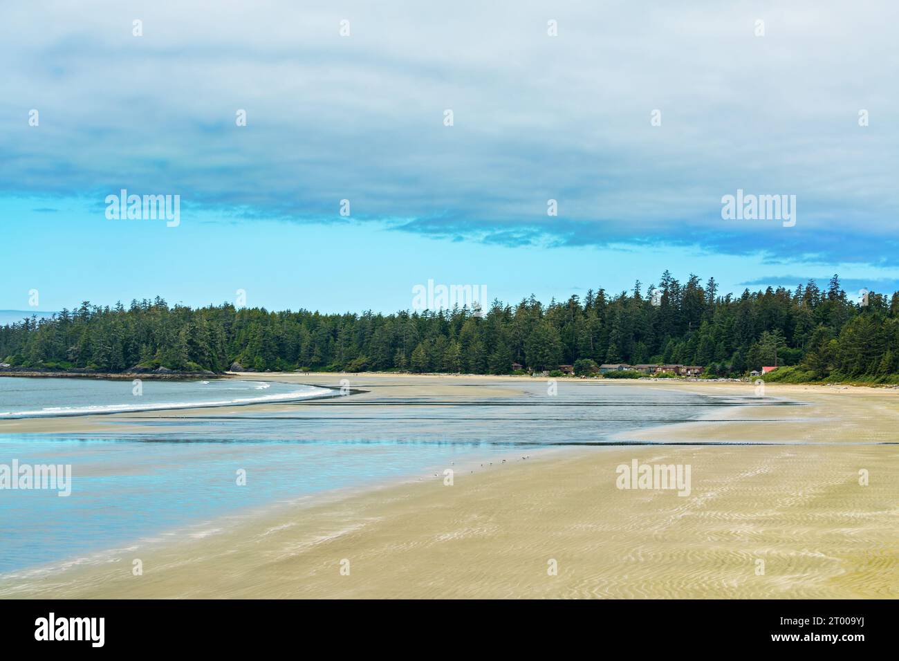Tidal waves are coming into Pacific ocean inlet on Vancouver island ...