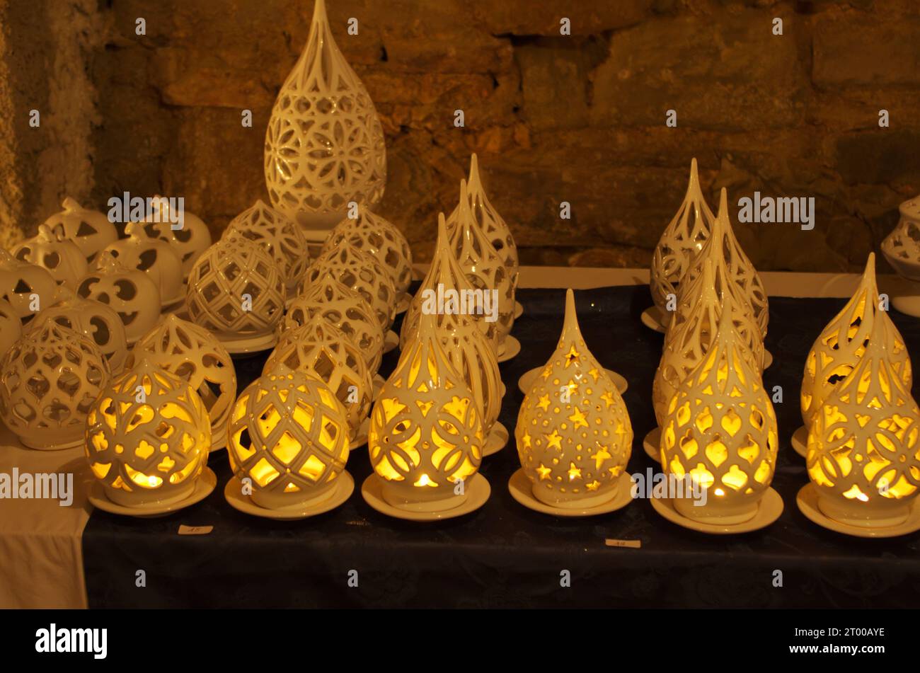 Illuminazione di terracotta hi-res stock photography and images - Alamy