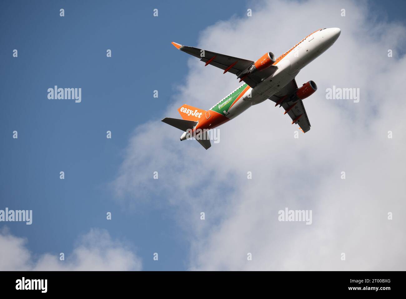 Easyjet A320-214 taking off at Birmingham Airport, UK (OE-IVT Stock ...