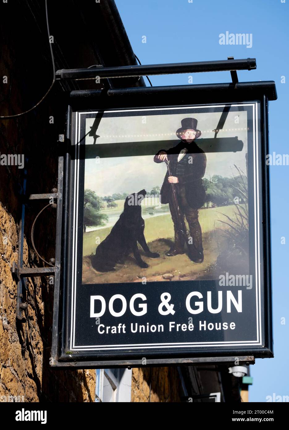 Dog and gun pub sign hi-res stock photography and images - Alamy