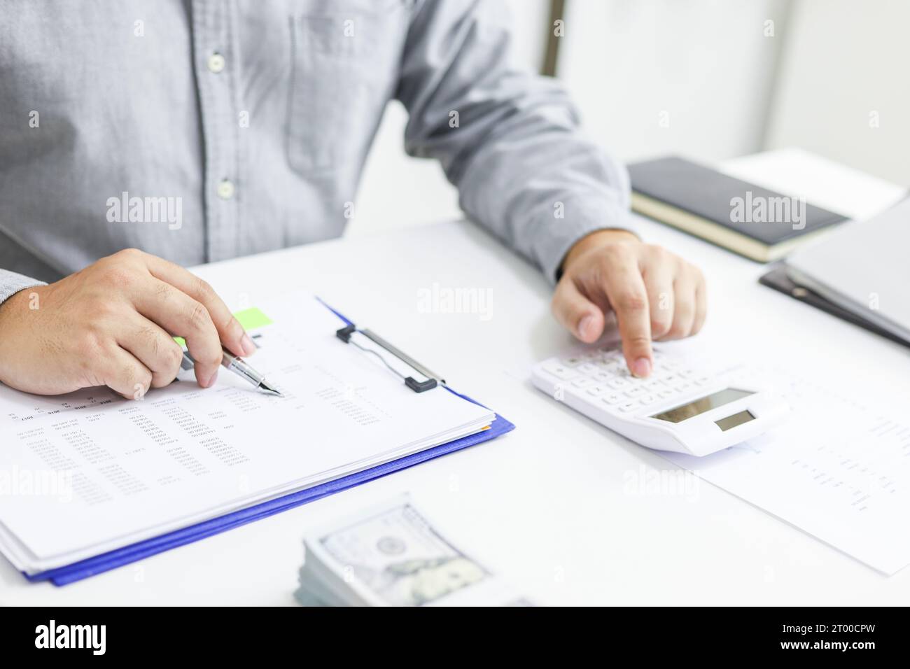 Account balance hi-res stock photography and images - Alamy