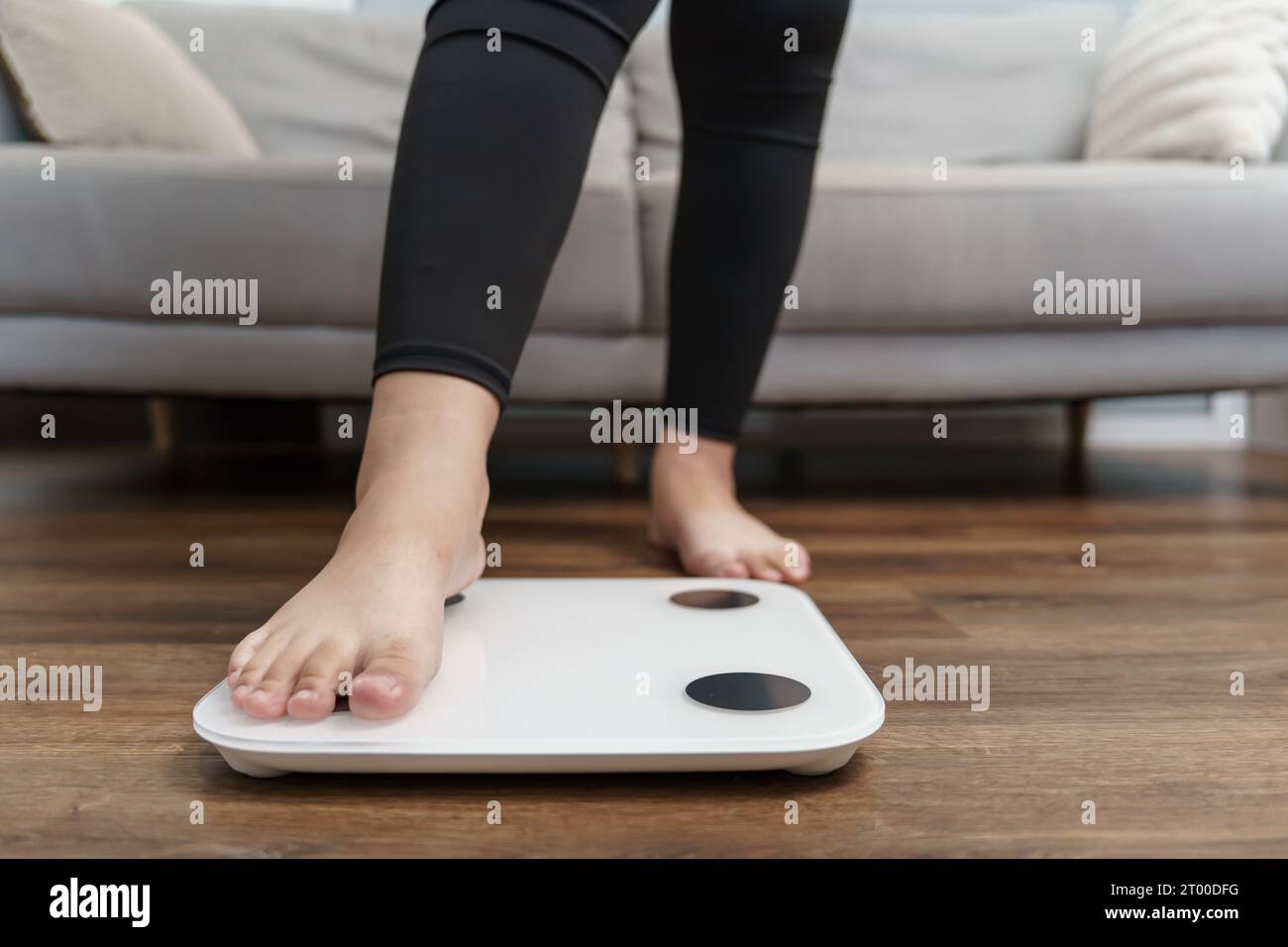 Female feet on a scale hi-res stock photography and images - Alamy