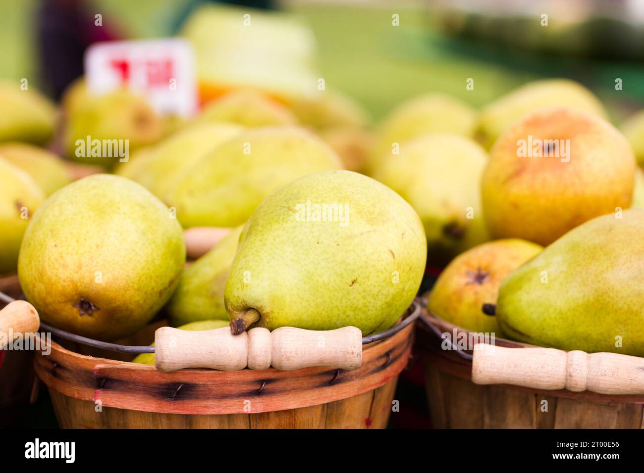 Fresh produce local market hi-res stock photography and images - Alamy