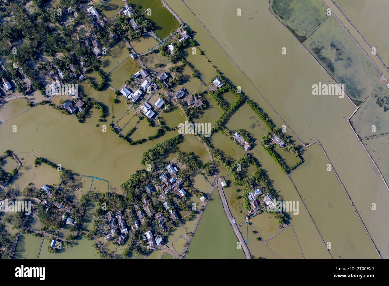 Gabura Union of Shyamnagar Upazila has been flooded after the dam broke ...