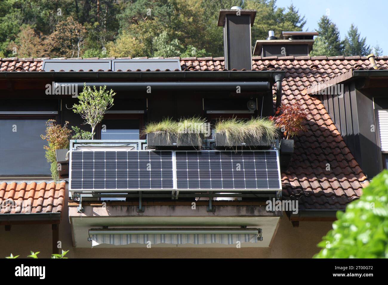 Freiburg Themenbild - Balkonkraftwerk, Photovoltaikanlage, Energie ...