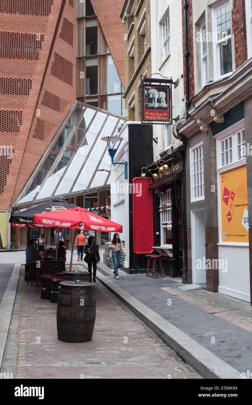 Ye Old White Horse public house, St Clement's Lane, London School of ...