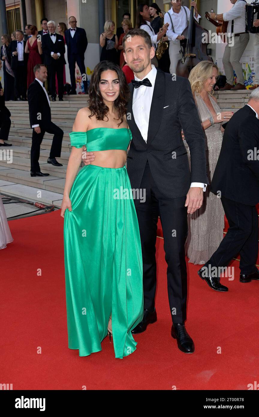 Lilli Hollunder mit Ehemann Rene Adler beim 28. Leipziger Opernball ...