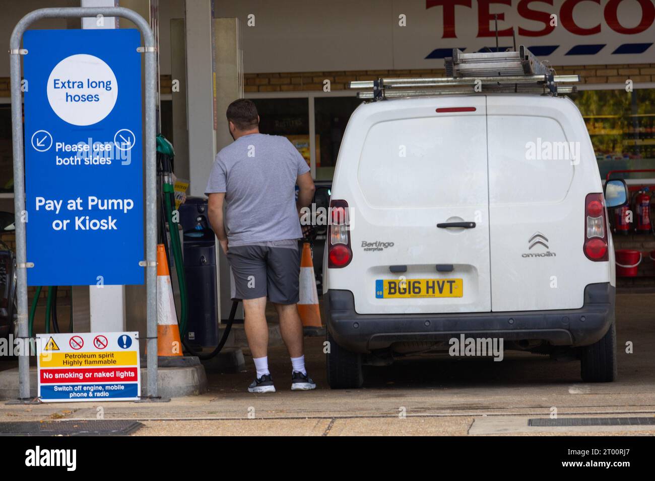 Tesco gas station information board hi-res stock photography and images ...
