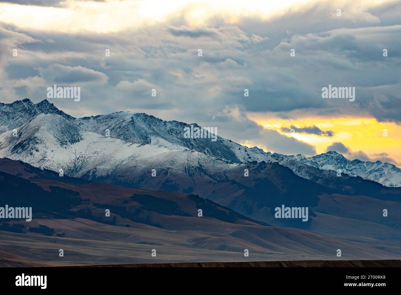 Beautiful mountain ranges in hi-res stock photography and images - Alamy