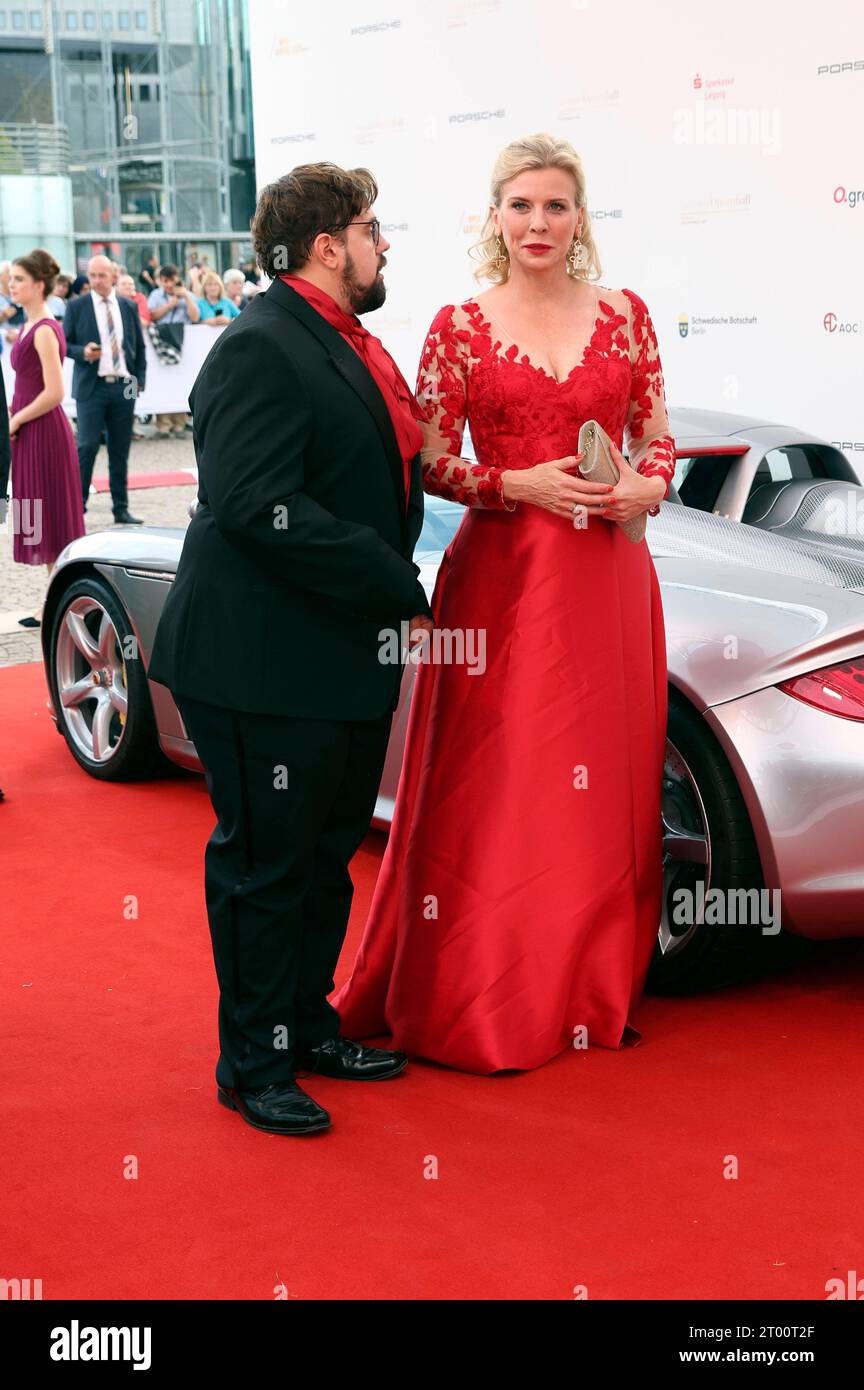 Steven Preisner und Eva Habermann beim 28. Leipziger Opernball 2023 in ...