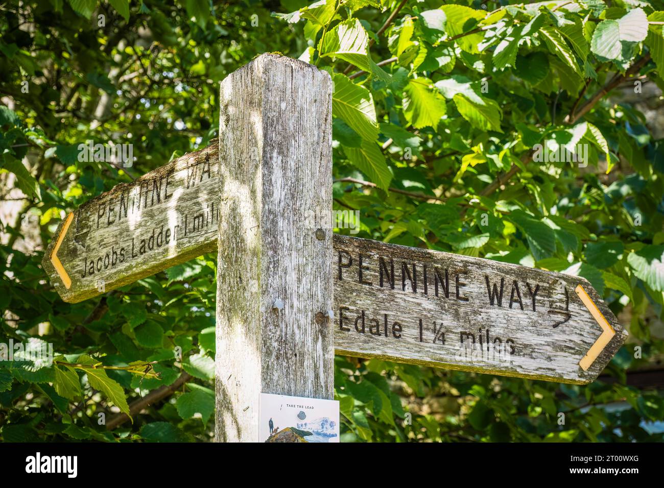 06.08.2023 Edale, Derbyshire, UK. Signs at base of Jacobs ladder below ...
