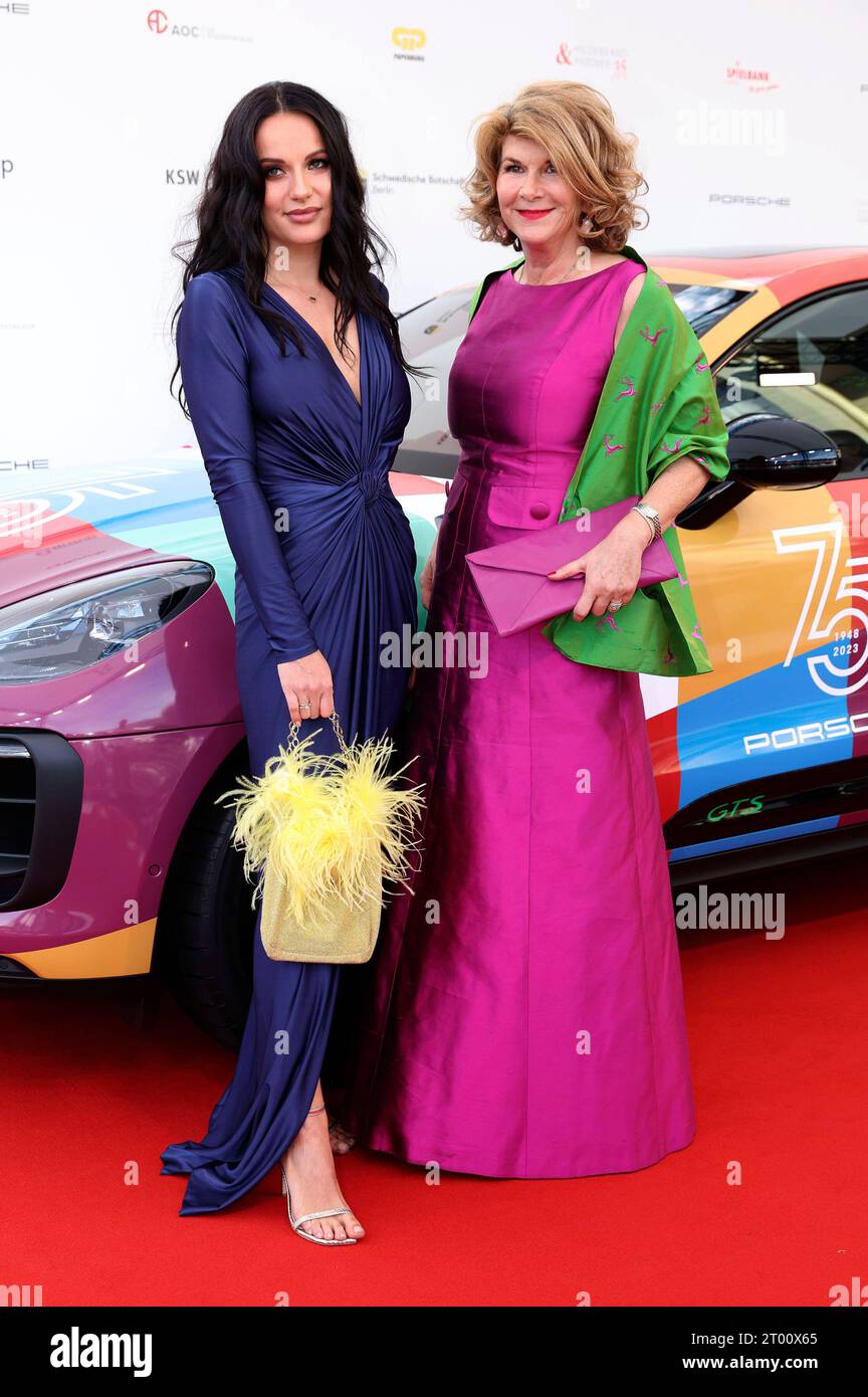 Maxi Fenger und Vivian Honert-Boddin beim 28. Leipziger Opernball 2023 ...