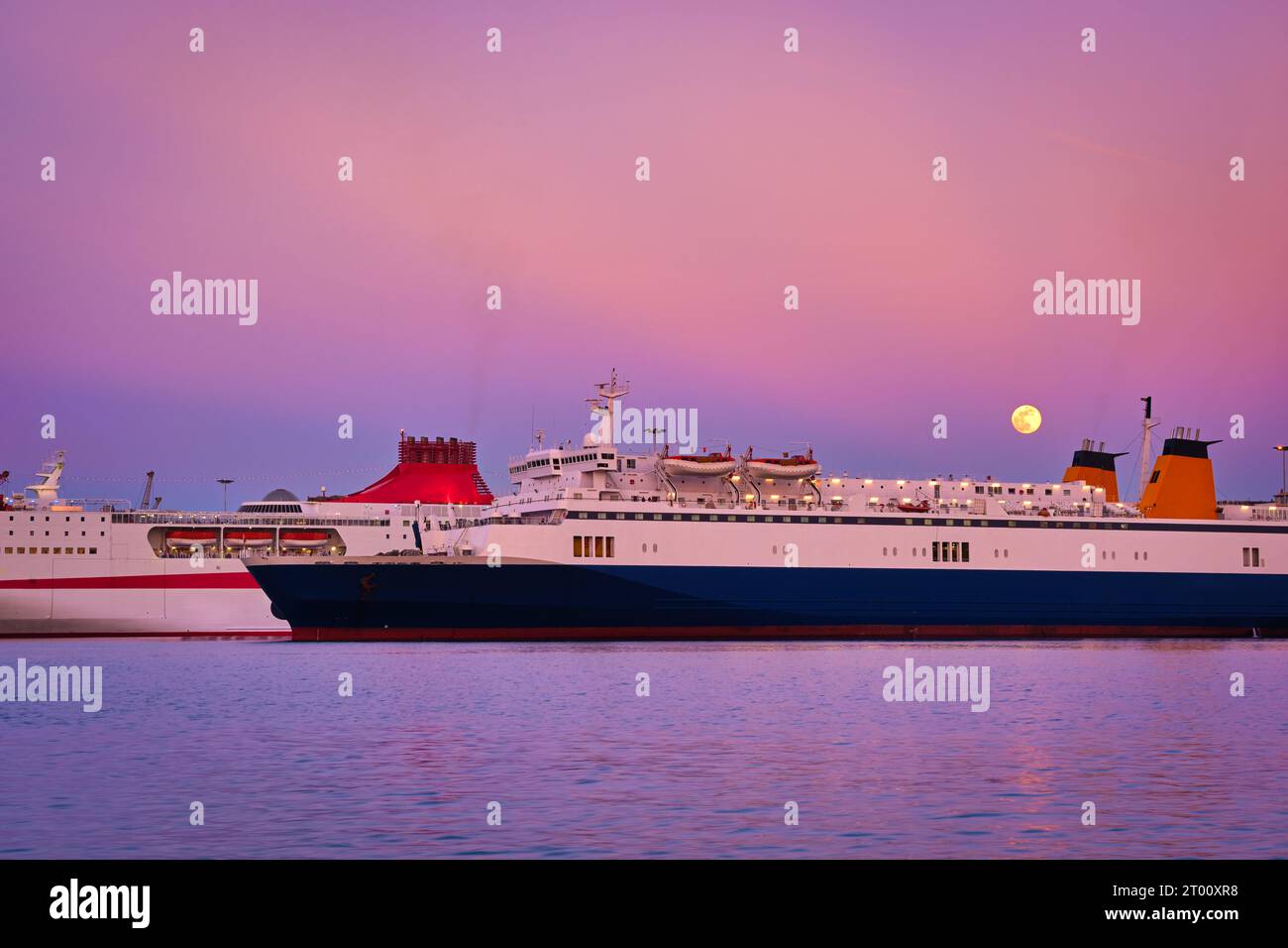Pink ferry boat hi-res stock photography and images - Alamy