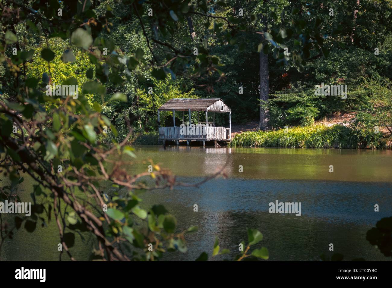 Pond cabin hi-res stock photography and images - Alamy