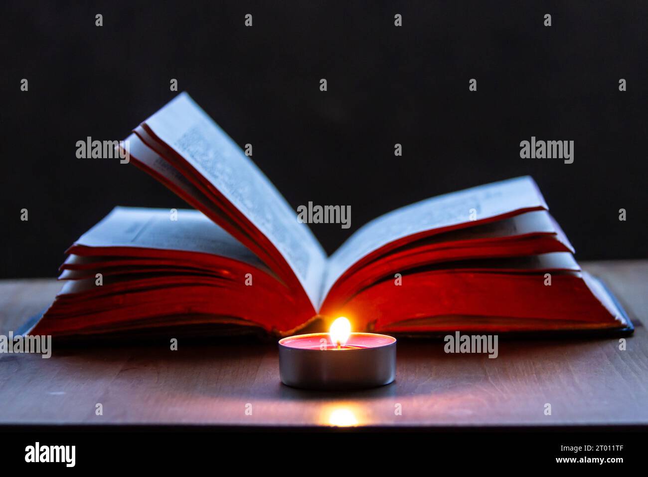 Open bible and candle hi-res stock photography and images - Alamy