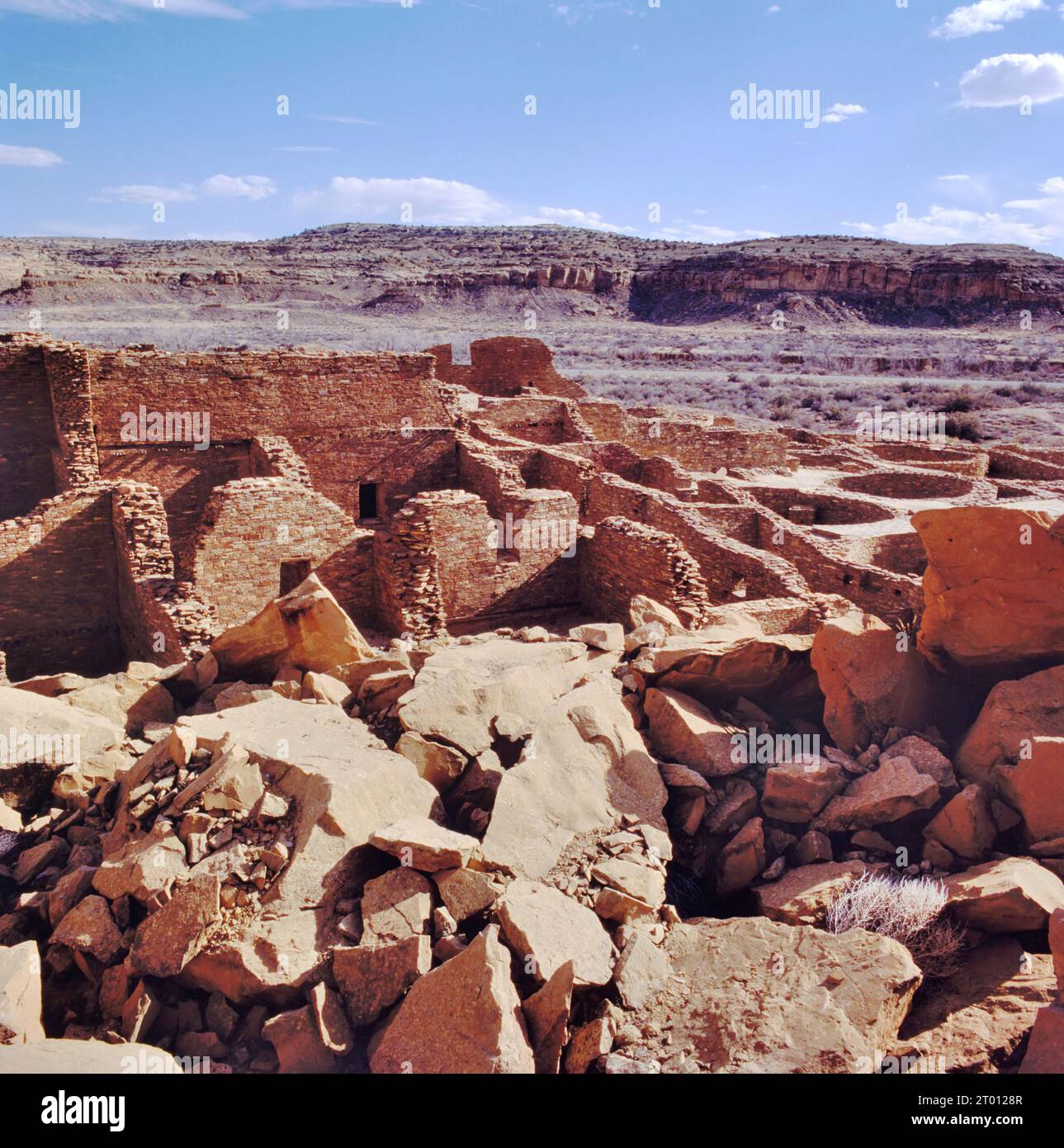 Pueblo Bonito, Anasazi Indian ruins, Chaco Culture National Historical ...