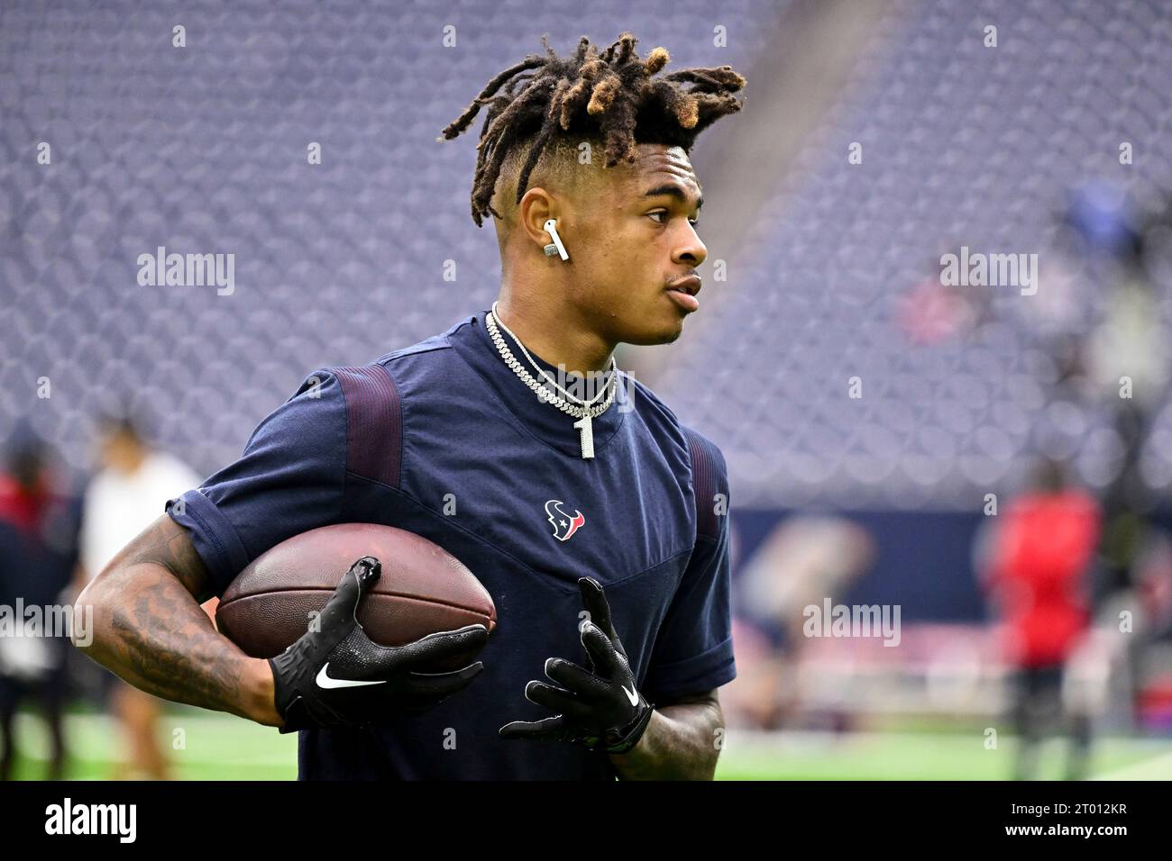 Houston Texans wide receiver Tank Dell (3) warming up prior to an NFL ...