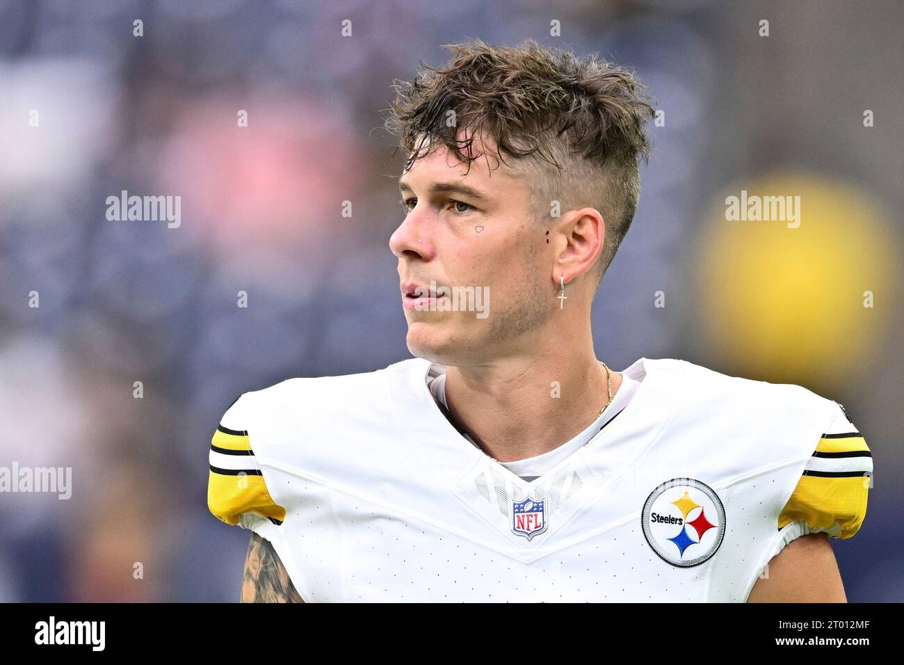 Pittsburgh Steelers punter Brad Wing (3) stands on the sidelines prior ...
