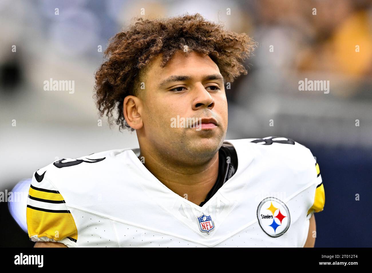 Pittsburgh Steelers tight end Connor Heyward (83) looks on prior to the ...