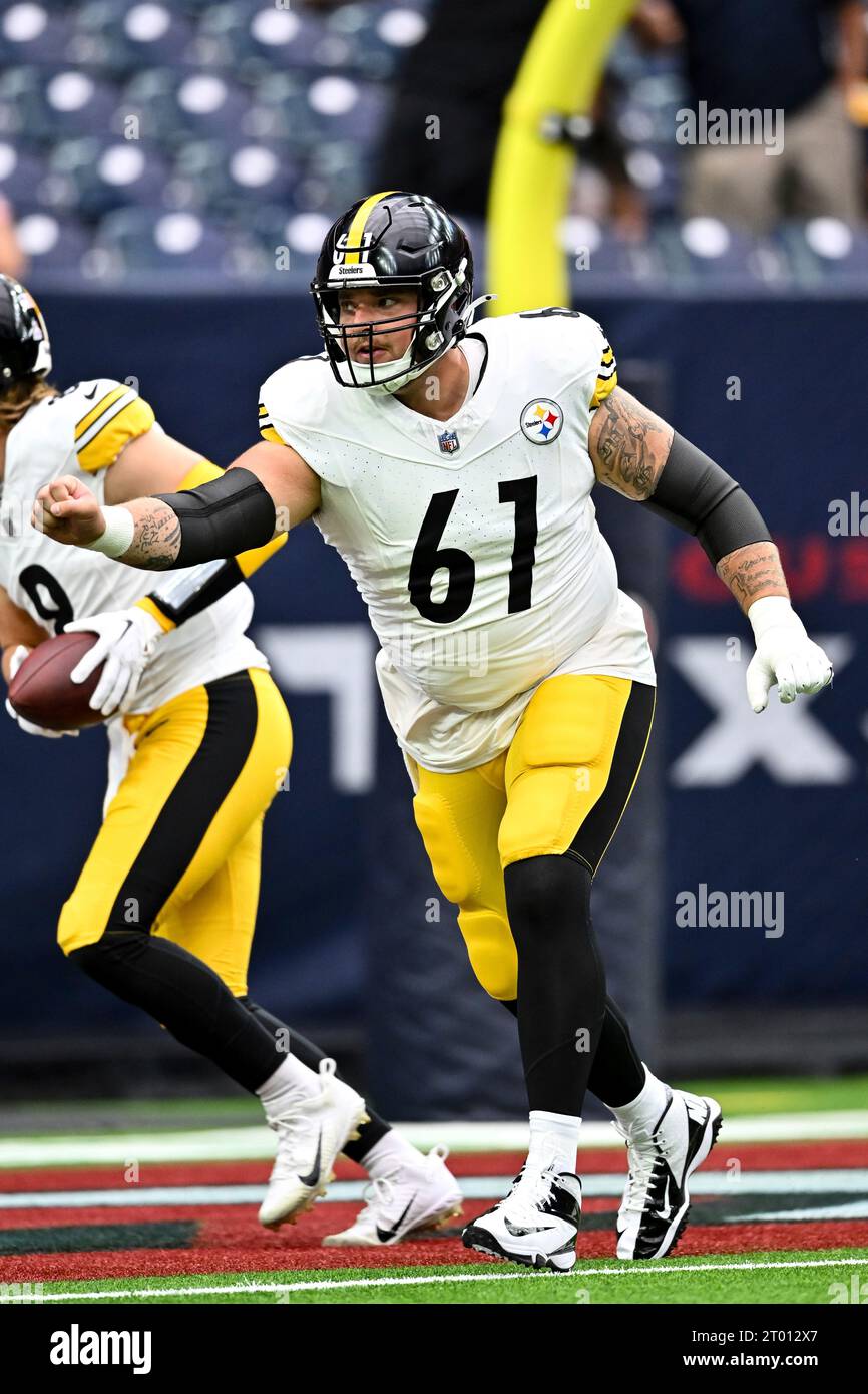 Pittsburgh Steelers center Mason Cole (61) warms up prior to an NFL ...