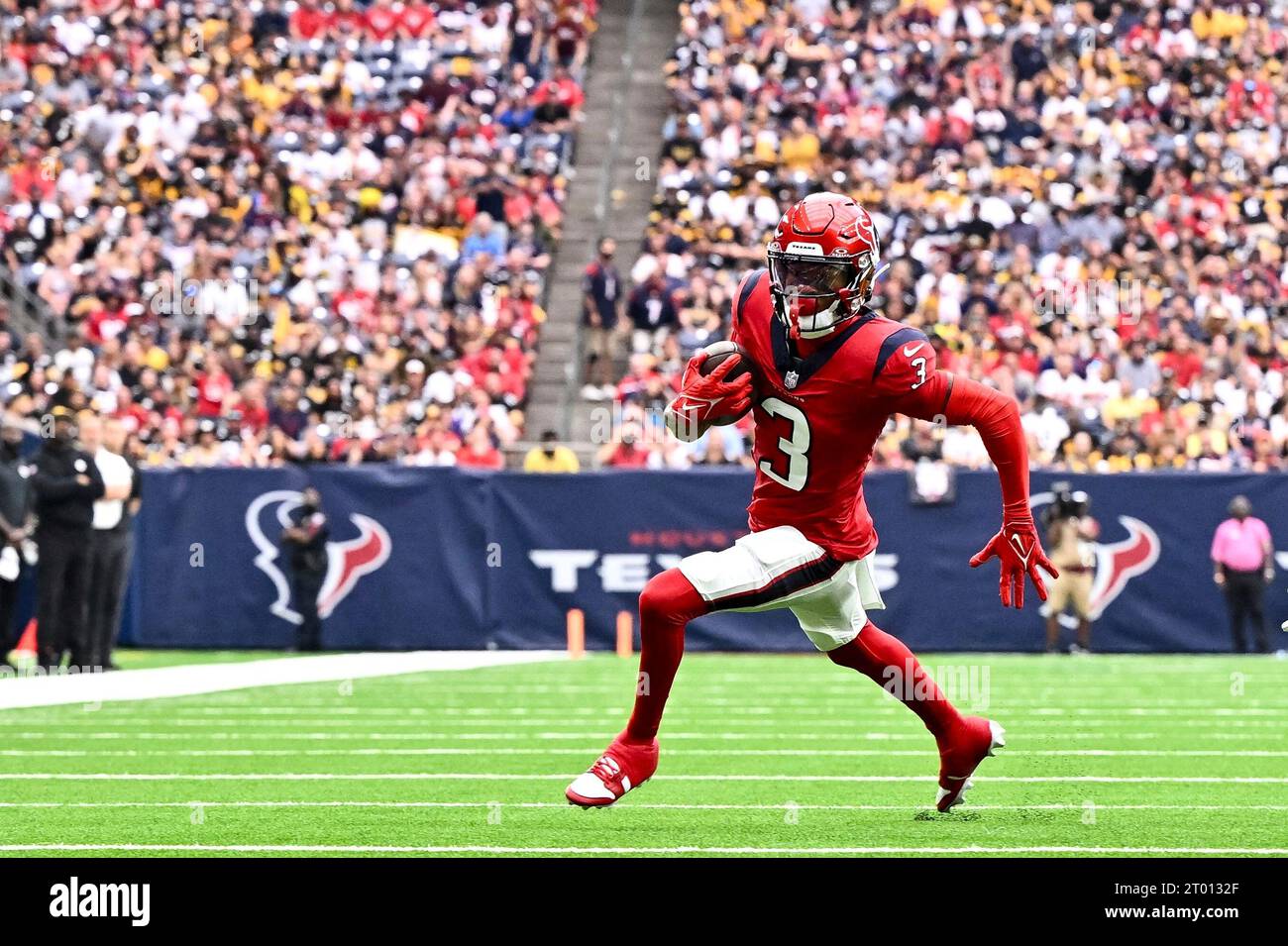 Houston Texans wide receiver Tank Dell (3) runs the ball in the first ...