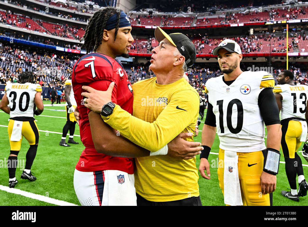 Pittsburgh Steelers quarterback coach Mike Sullivan congratulates ...